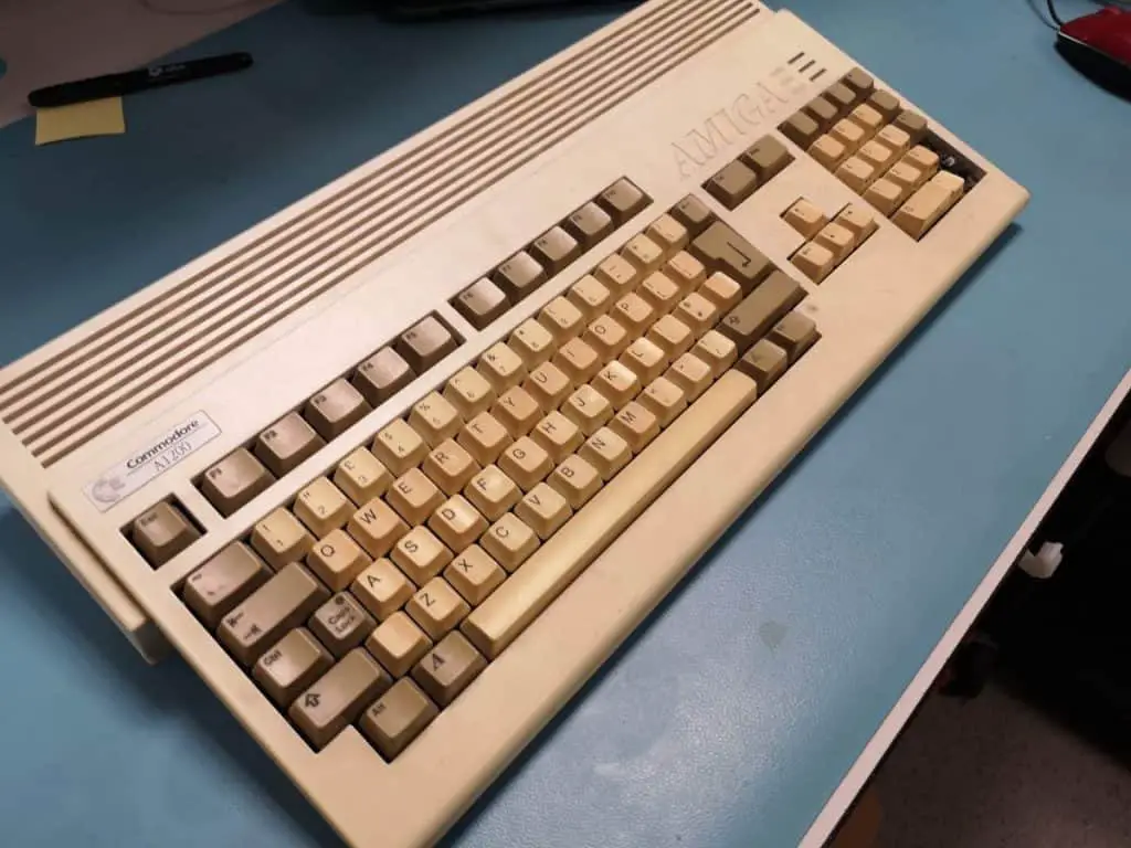 A Guide to Amiga 1200 Disassembly – retrotechlab.com