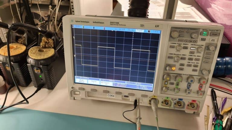 How to Measure Frequency with an Oscilloscope – retrotechlab.com